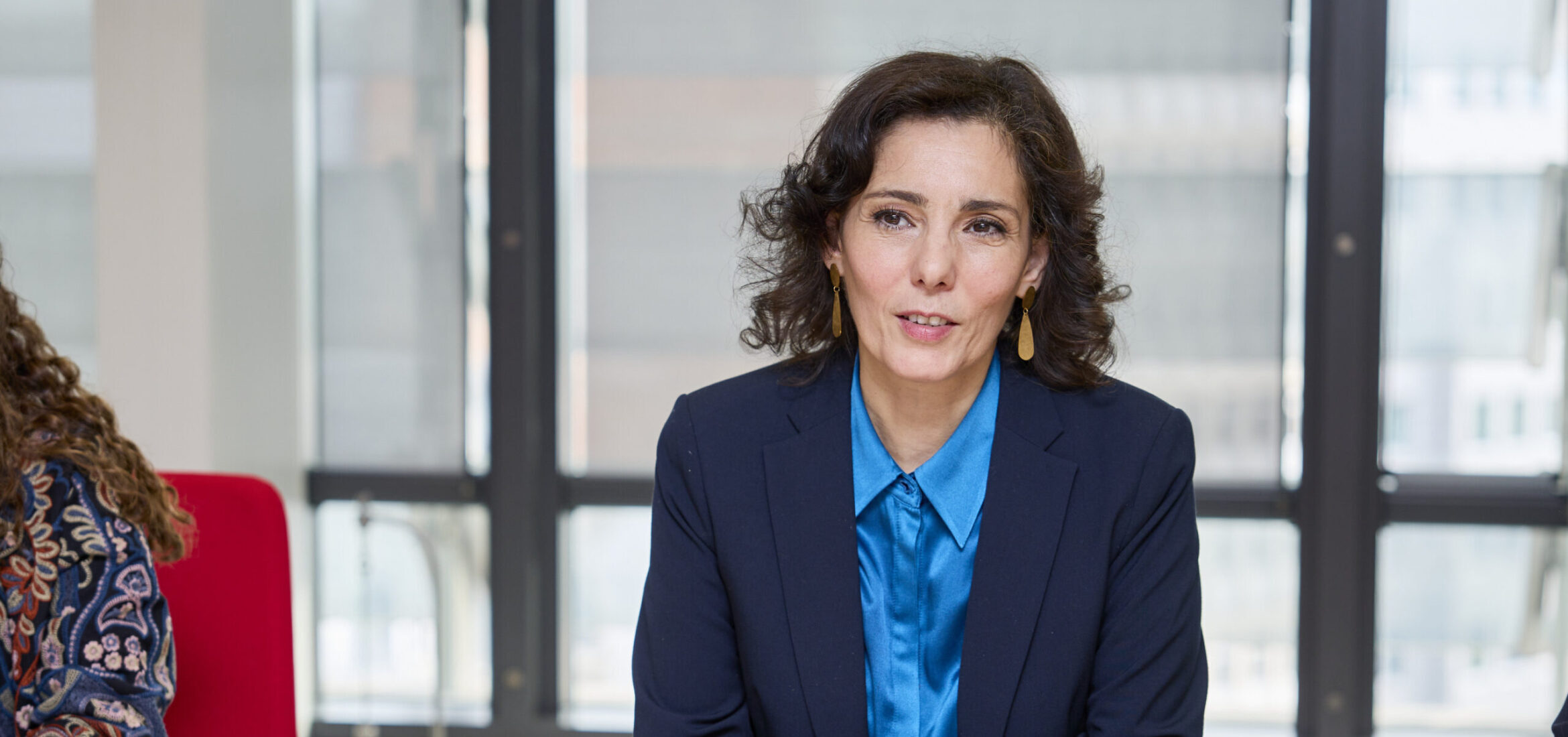 Chi è Hadja Lahbib, la commissaria Ue che mostra il kit di ...